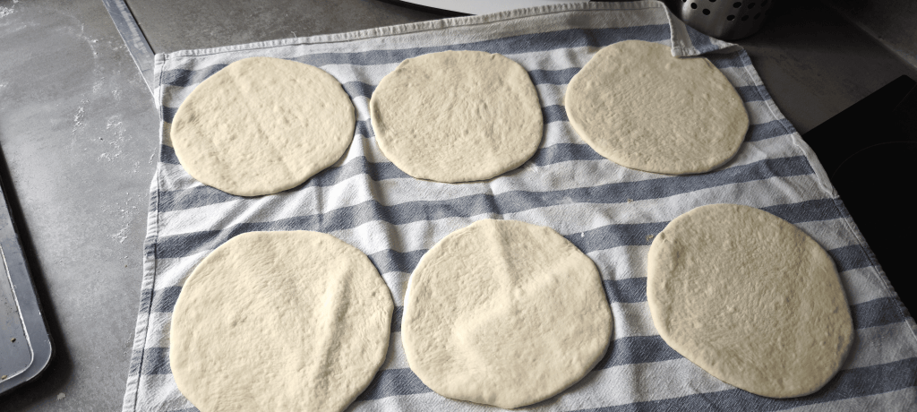Pain Pita Maison – Pâte simple et cuisson rapide – Les recettes de La ...